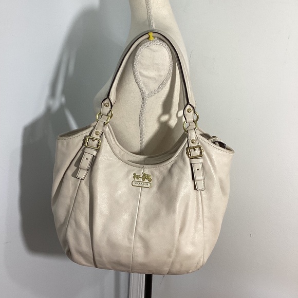 Coach | Bags | Vtg Coach Ivory Genuane Leather Large Shoulder Bag ...